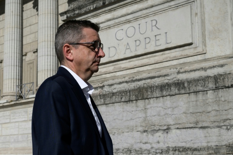 Chantage à la sextape: l'ex-maire de Saint-Etienne promet des ...