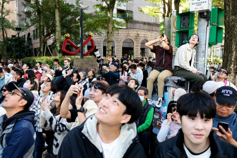 Le grimpeur Alex Honnold dompte le gratte-ciel le plus haut de Taïwan